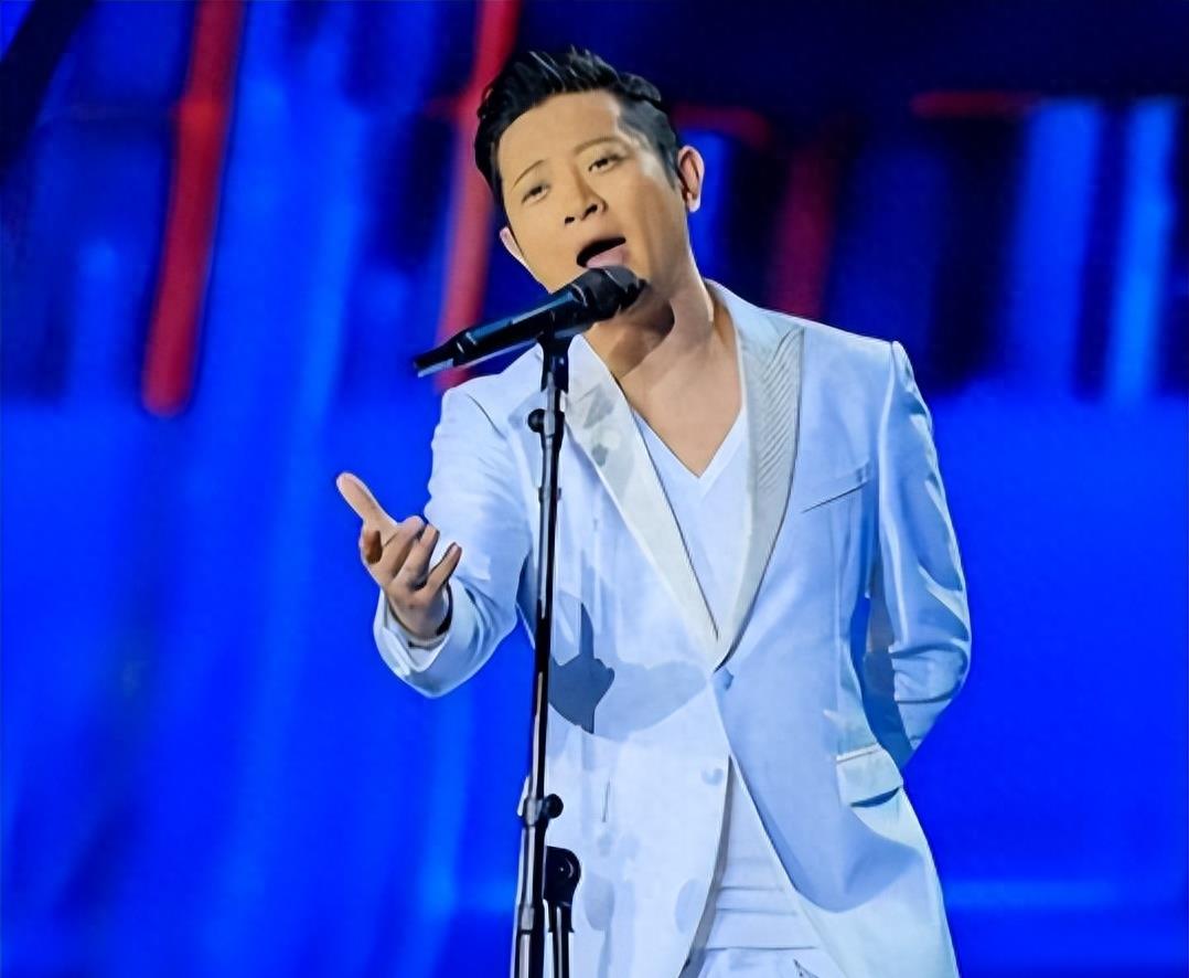 Domestic entertainment has another big story, a famous singer named Luo ...