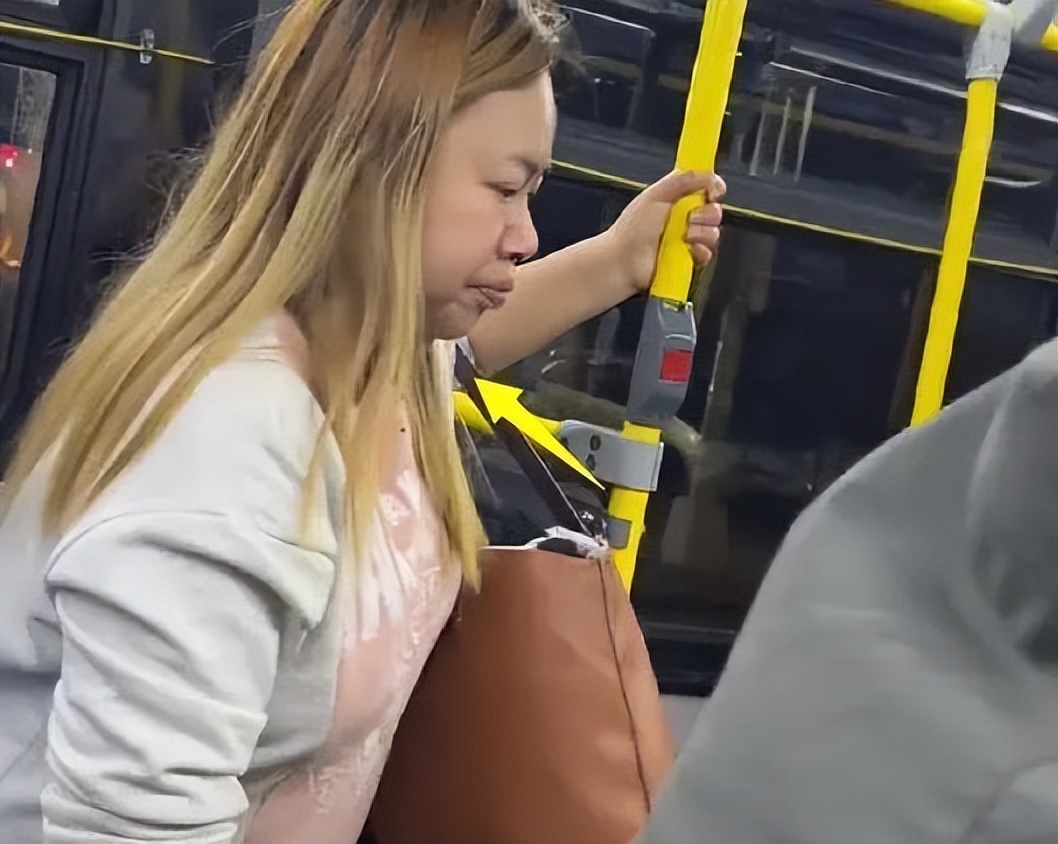 A fan encounters "the originator of internet celebrity" Sister Feng, a ...