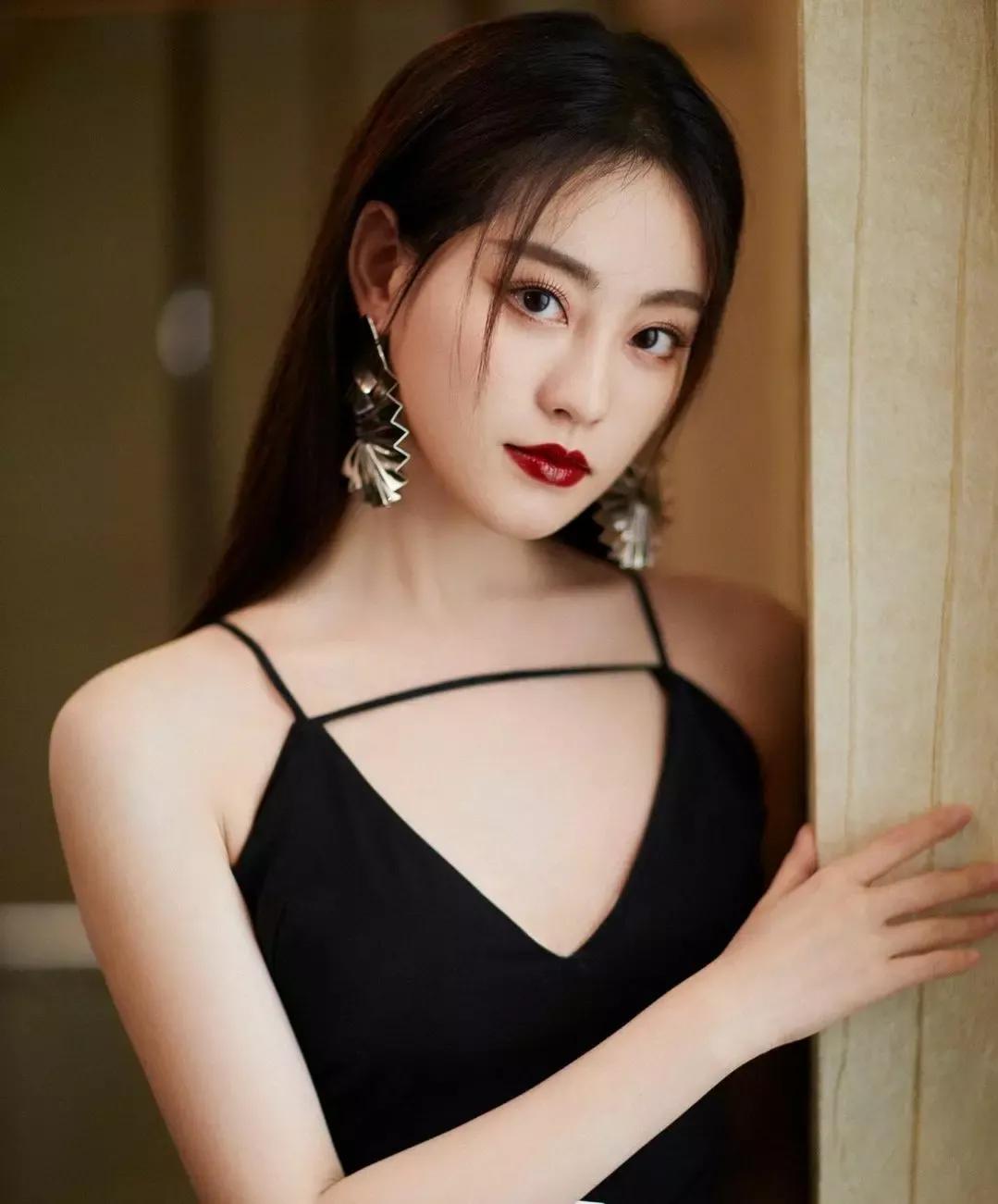 Zhu Xudan has a stunning figure - iNEWS