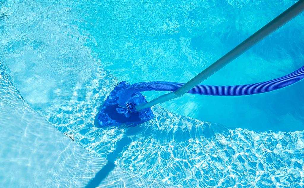 Halftime Battle of Pool Cleaning Machines: Experience Disruption - iNEWS