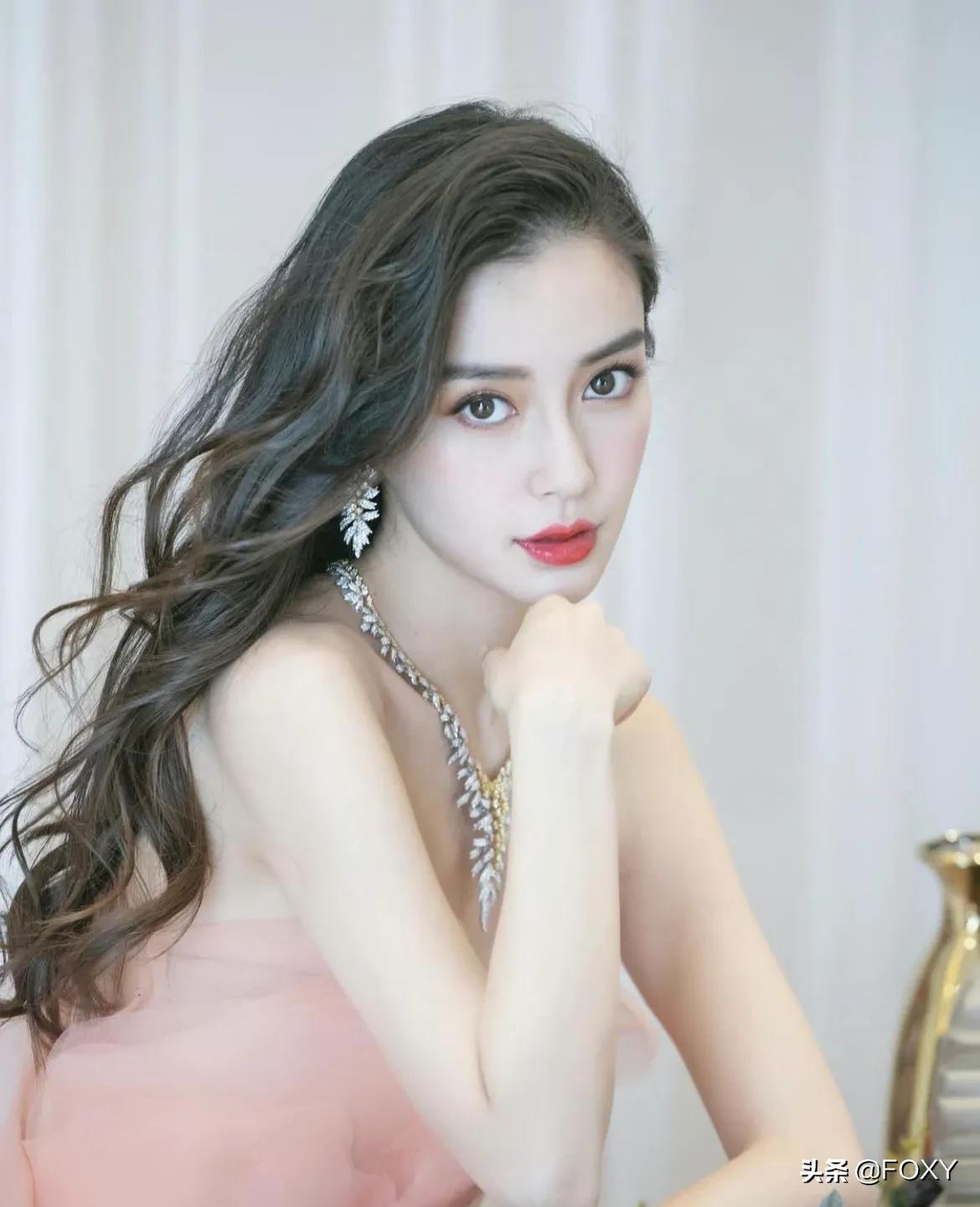 Baby Yang Ying's sweet pink dress is really white - iNEWS