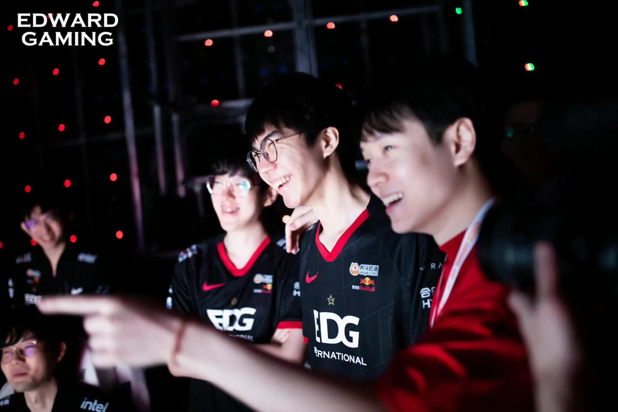 "EDG Jin Xingyu's tragic plot" is on fire, the rest room is excited ...