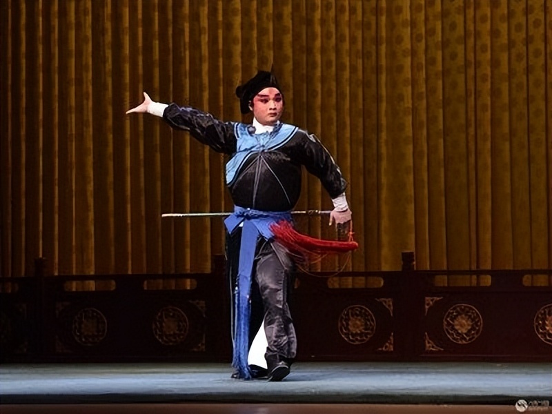 Lin Chong led his troops to surround Bianliang, forced the emperor to ...