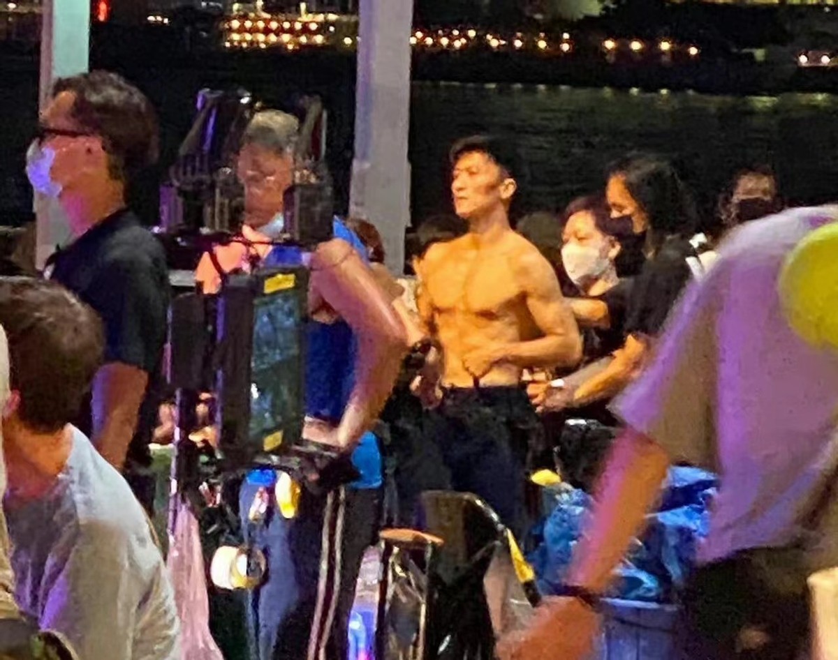 42-year-old Nicholas Tse filmed shirtless and was watched!Only wearing ...