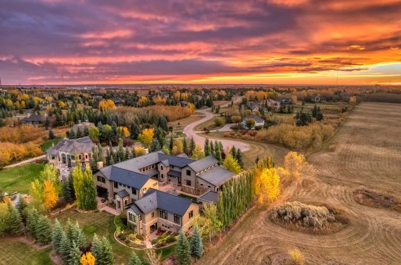 7 million!'Little Plum' Lists Mansion in Alberta, Not Considering It ...