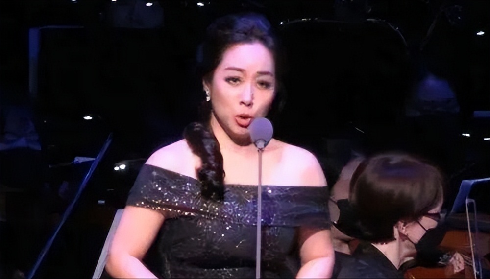 Another beautiful singer passed away unfortunately! He was only 46 ...