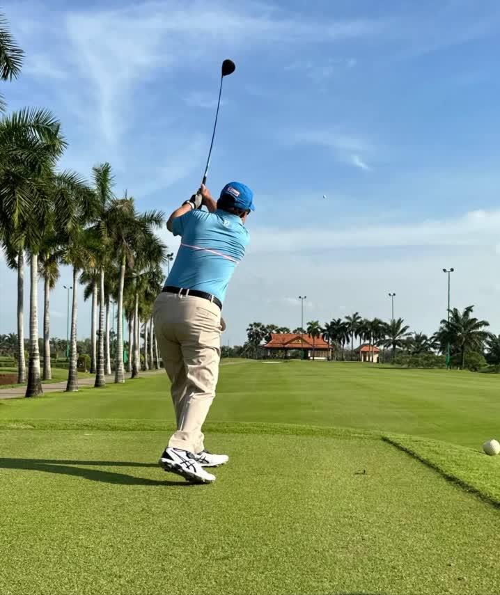 Hun Sen went to play golf after returning to Cambodia: No matter how much work you have to do ...
