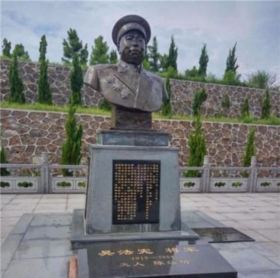 The founding lieutenant general Wu Faxian was buried in Xiaoshan ...