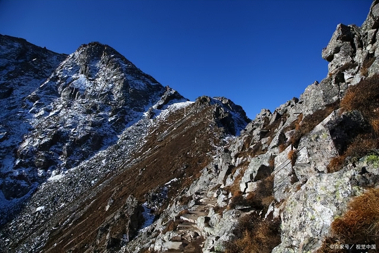 Are you going to climb a mountain together?The tallest building on the north-south dividing line ...