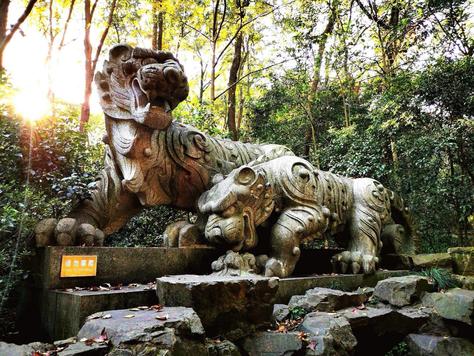 Hupao Park, "the third spring in the world", buried three masters - iNEWS