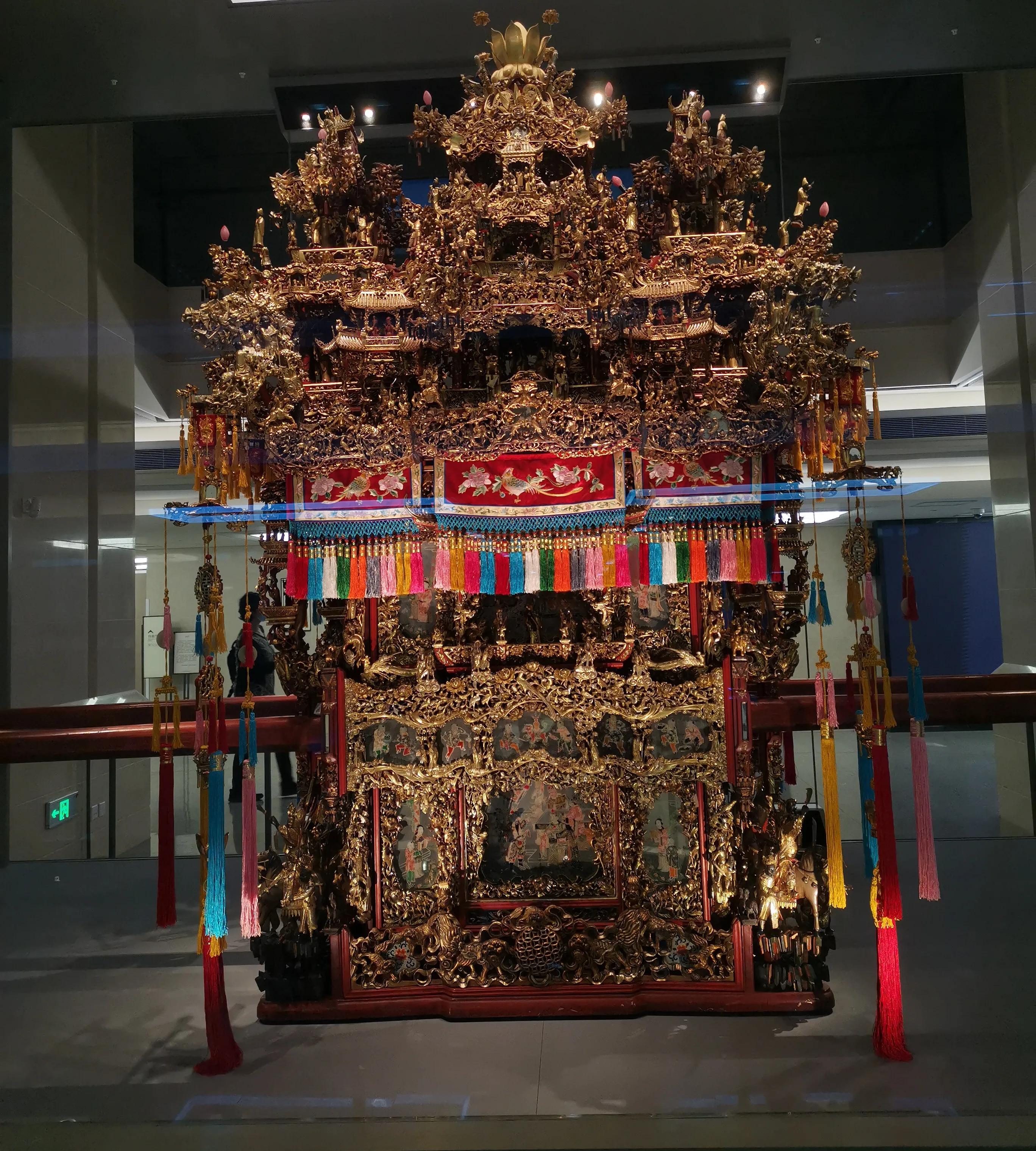 Hundred Sons Saloon: A Classic Work of Perfect Fusion of Traditional ...