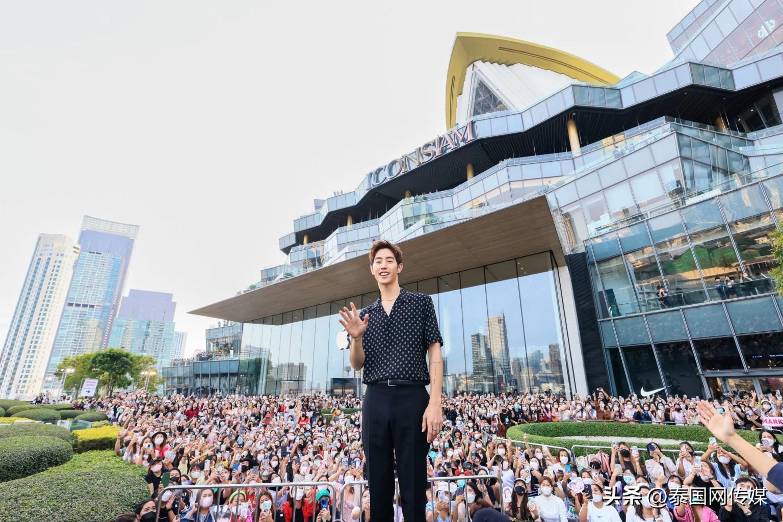 Duan Yien's Asian Tour Thailand station posted photos with Thai text to ...