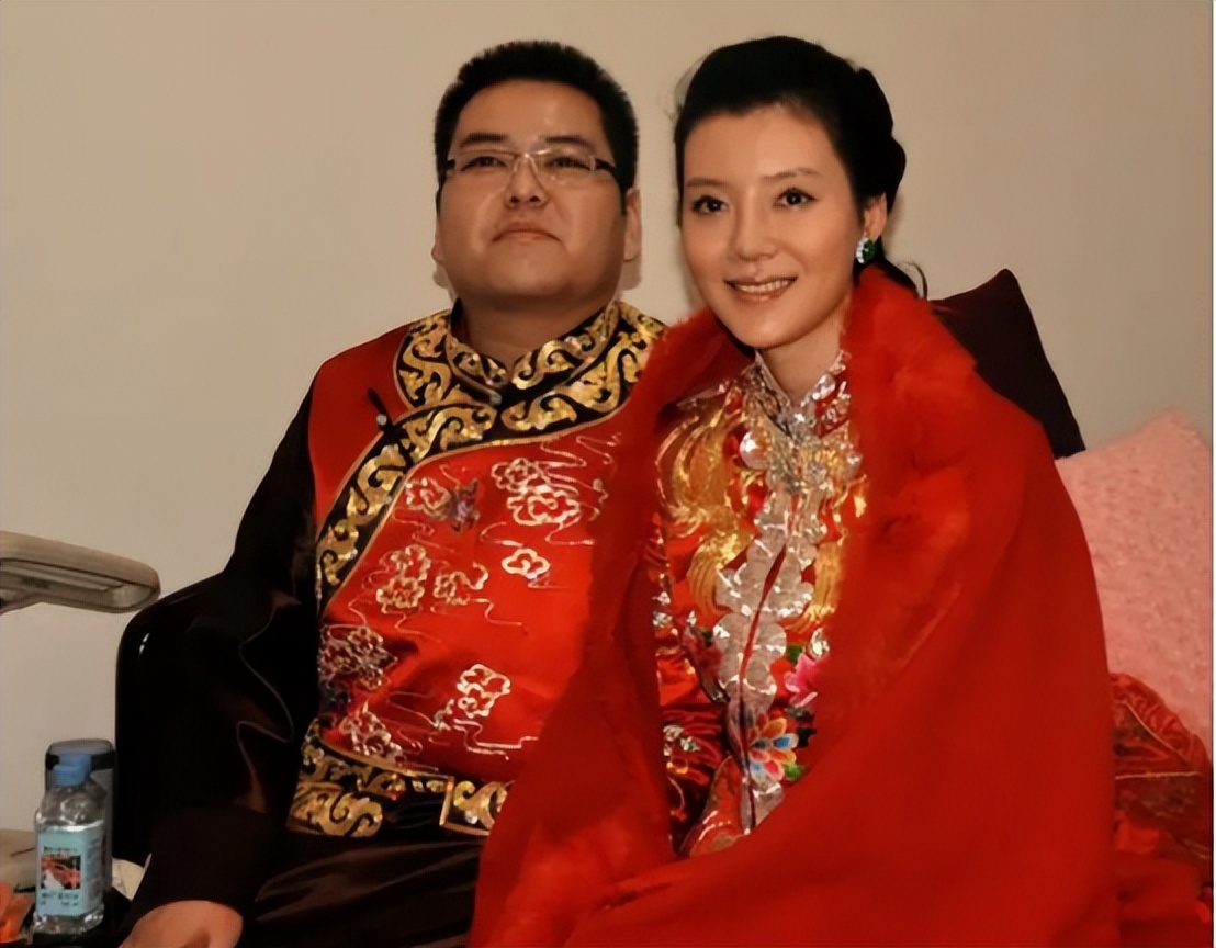 She was very beautiful when she was the boss's wife, but now the boss ...