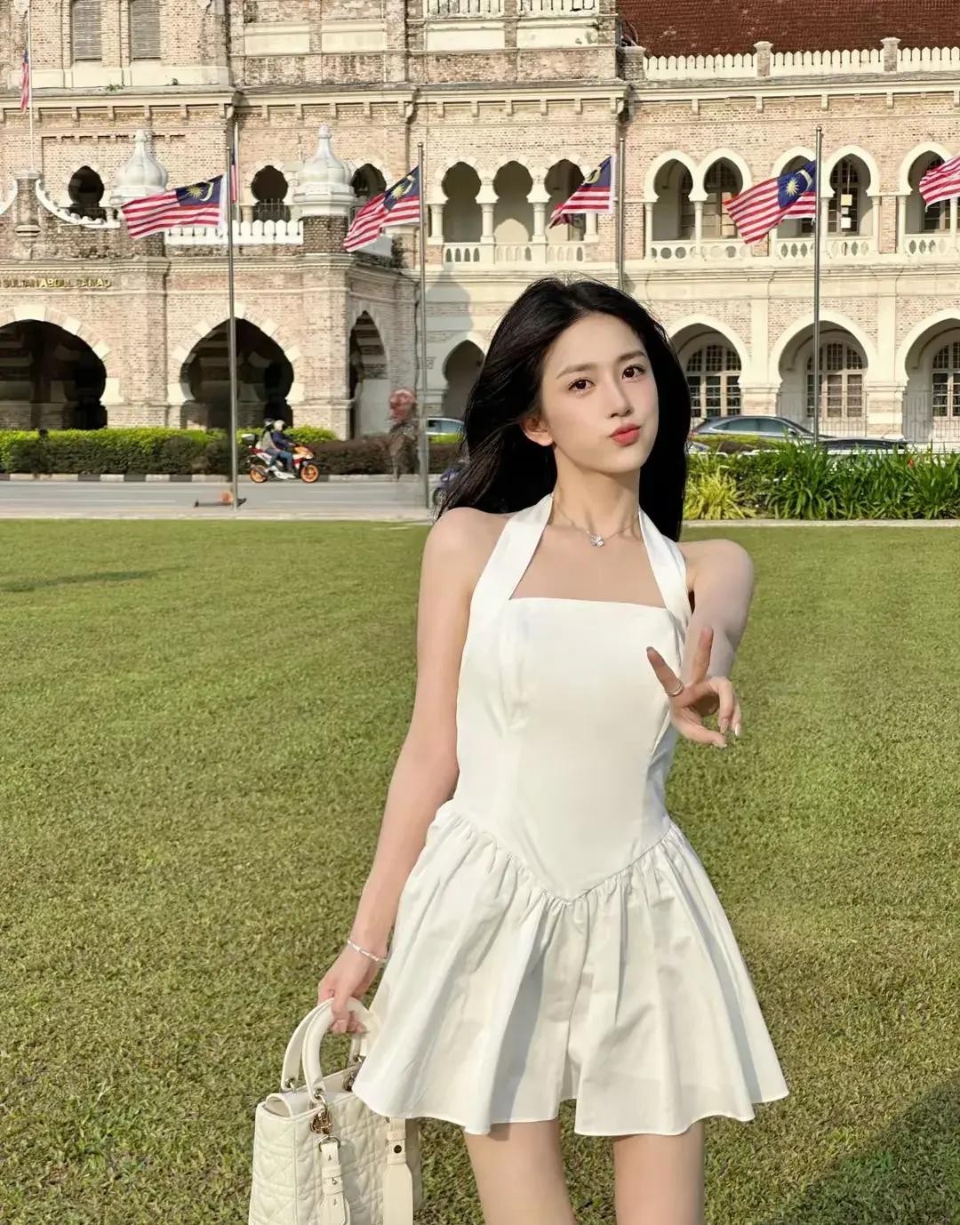 Pan Min, a glamorous and shining star - iNEWS