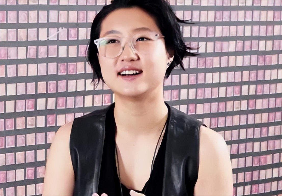 As Jackie Chan's "abandoned daughter", her mother ignored her, and Wu ...
