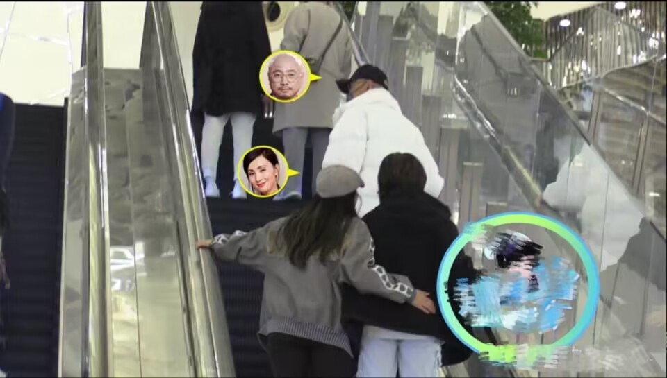 Xu Zheng's family of three appeared in a supermarket to watch a movie. The 14-year-old daughter ...