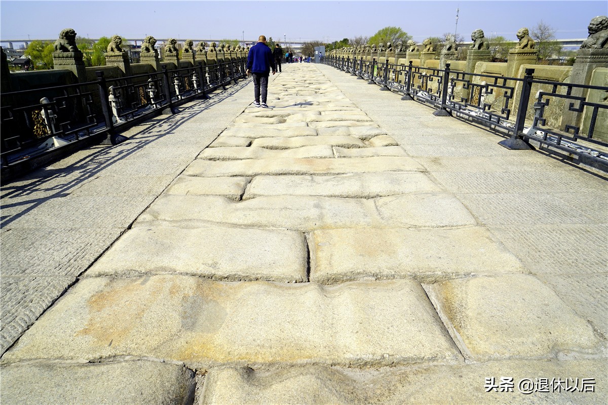 An ancient stone bridge that witnesses history and presents the stone ...