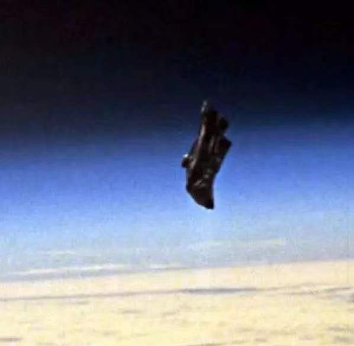 The mysterious satellite "Black Knight", which has tracked the earth ...