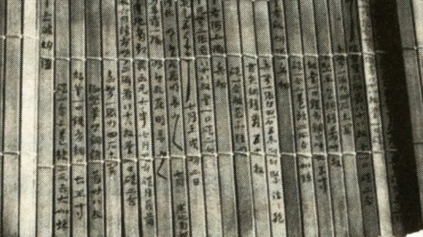 In addition to the terracotta warriors, what did the Qin Dynasty leave ...