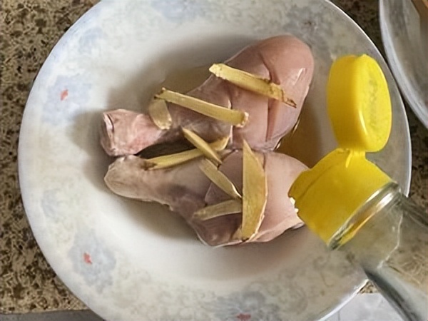 Super delicious steamed chicken legs - iNEWS