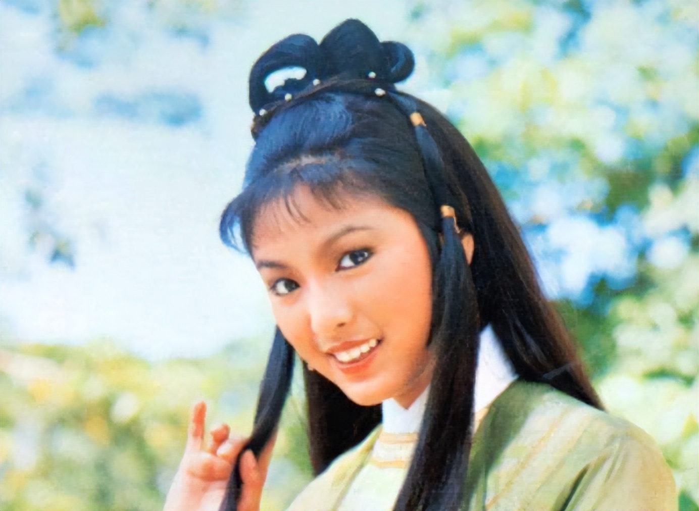 Also plays Huang Rong, put Weng Meiling, Zhou Xun and Lin Yichen ...