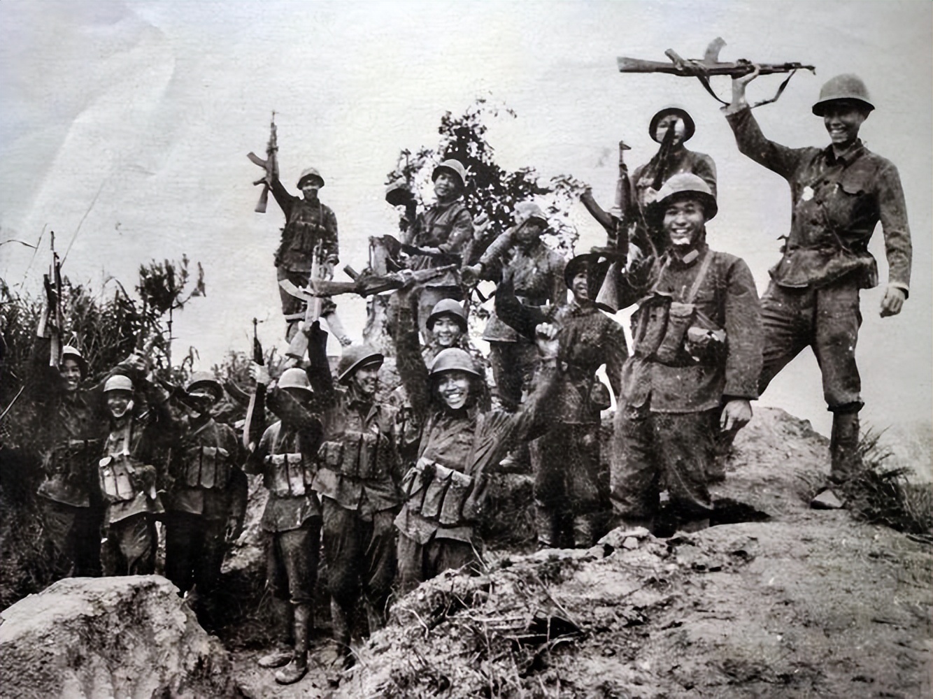 In the Sino-Vietnamese War in 1979, Vietnam had thousands of fighters ...