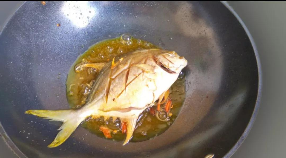 Braised Pomfret in Sauce - iNEWS