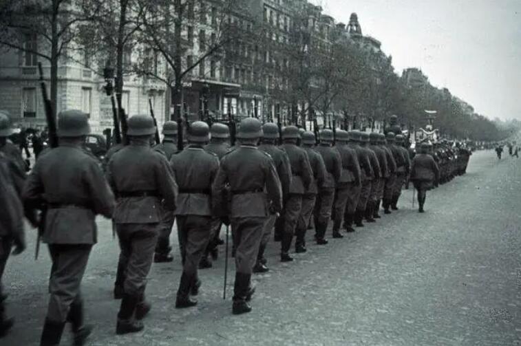 Destroying 6 countries in 4 months and conquering the whole of Europe ...