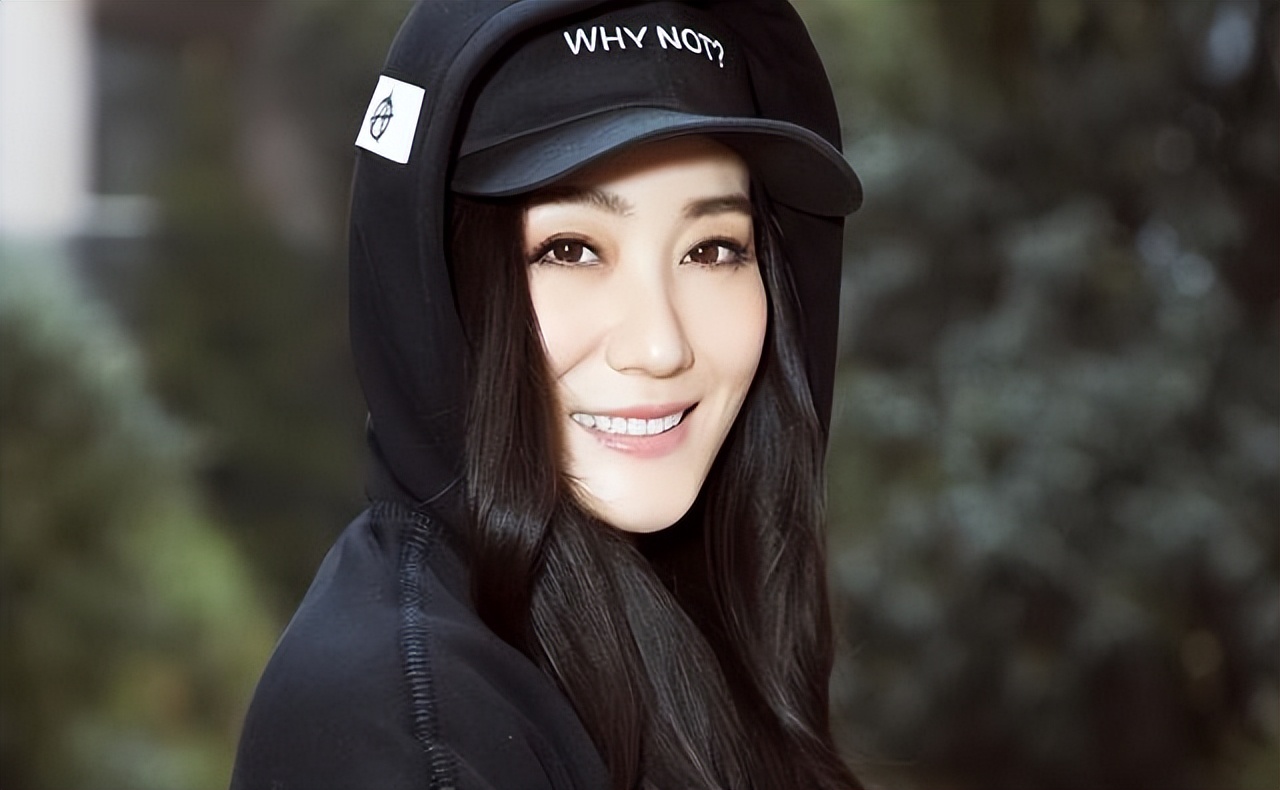 44-year-old singer Tan Jing: Married a scientist husband, gave birth to ...