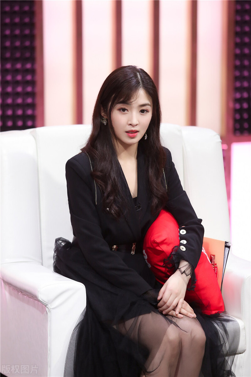 Miss Zhang Hanyun is so white and beautiful - iNEWS