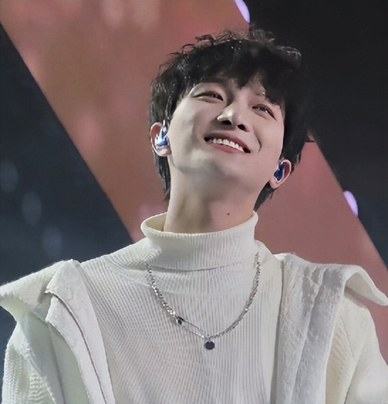 Na Ying: I'm sorry Zhou Shen, I like Li Wei. Zhou Shen: Na Ying is ...