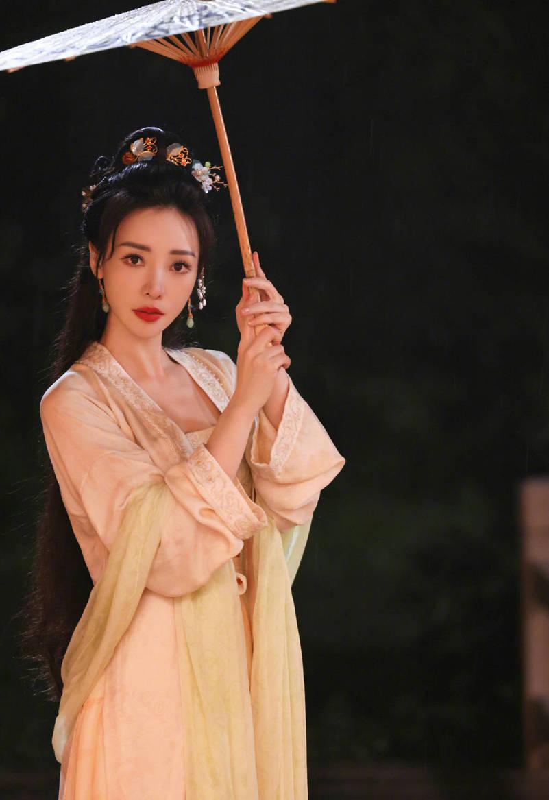 Liu Yan's ancient style photo shoot releases the beautiful face and ...