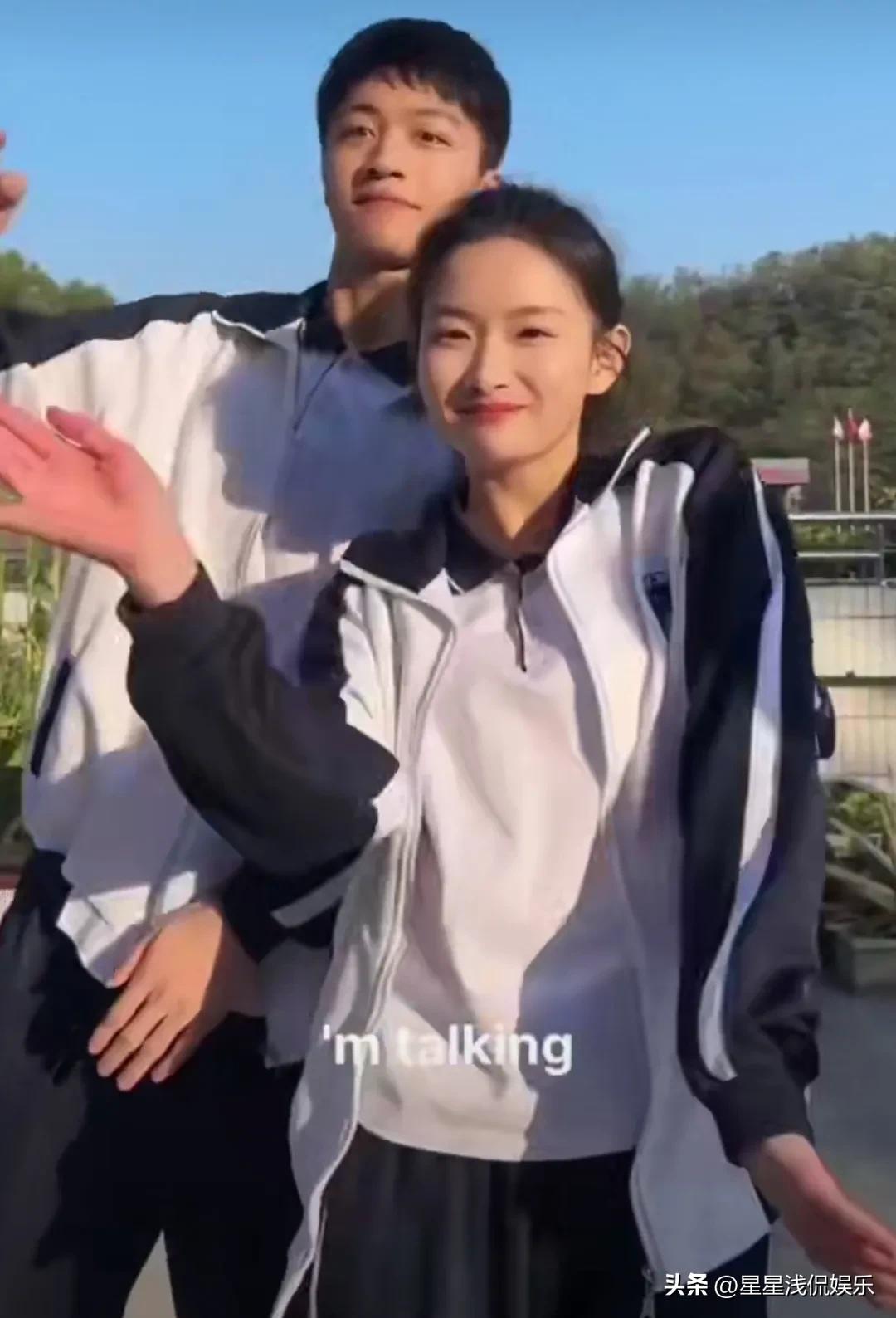 Yang Zi and Fan Chengcheng danced in school uniforms, full of youthful ...