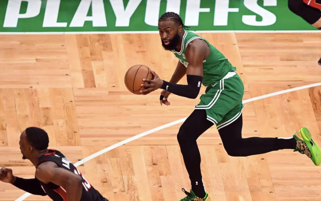 21+11, 21+2! Tatum stopped losing his temper, Brown gave up his ...