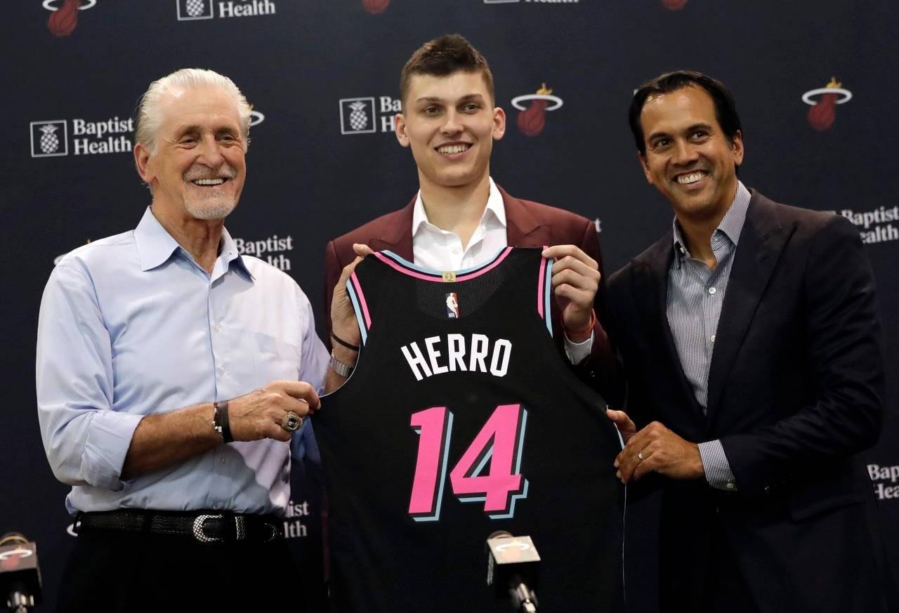 With a height of 1.96 meters and a wingspan of only 1.91 meters, Herro ...