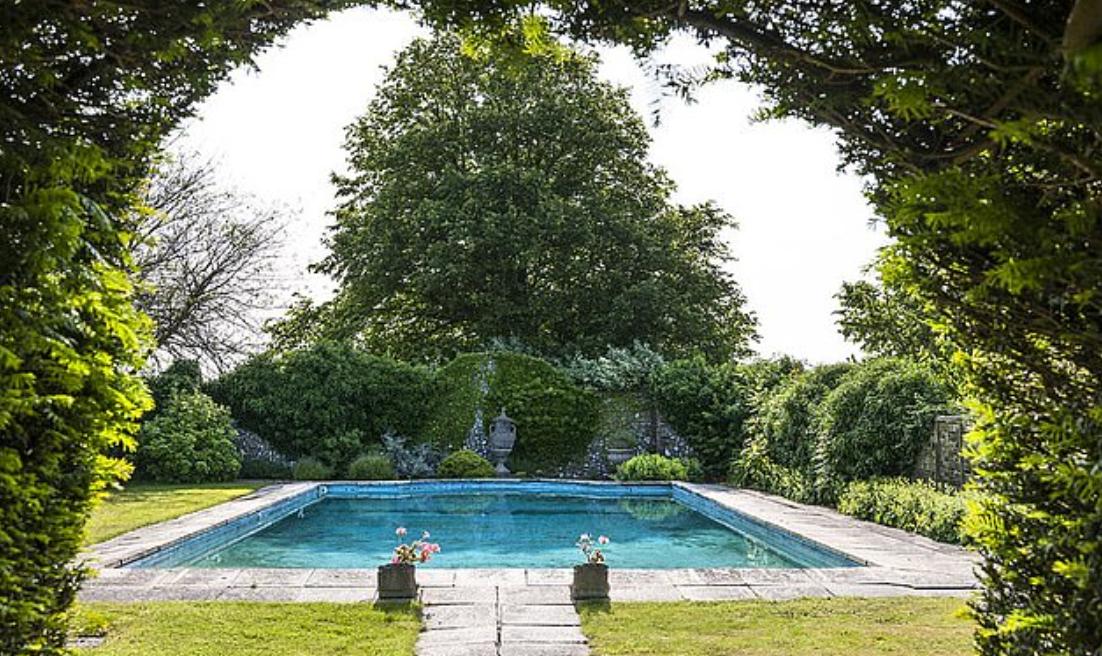 Lyons House: Where Queen Camilla's father confronts King Charles and ...