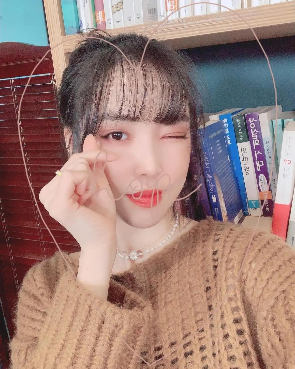 Inverted V is out of date!South Korea's latest photo gesture "Loopy ...