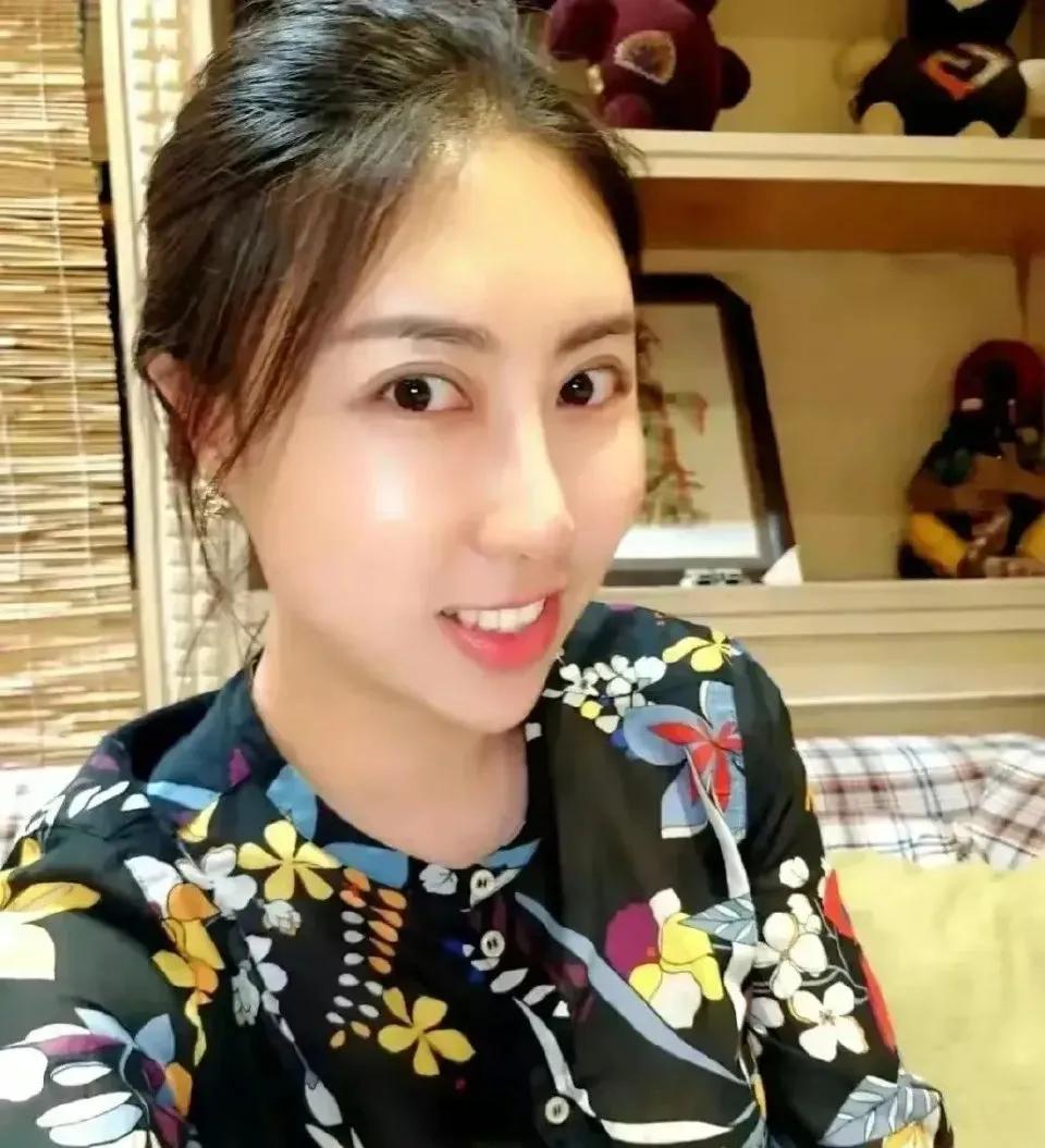 Jia Qianqian's new poem "Dive into the Sea" "Tides that keep day and ...