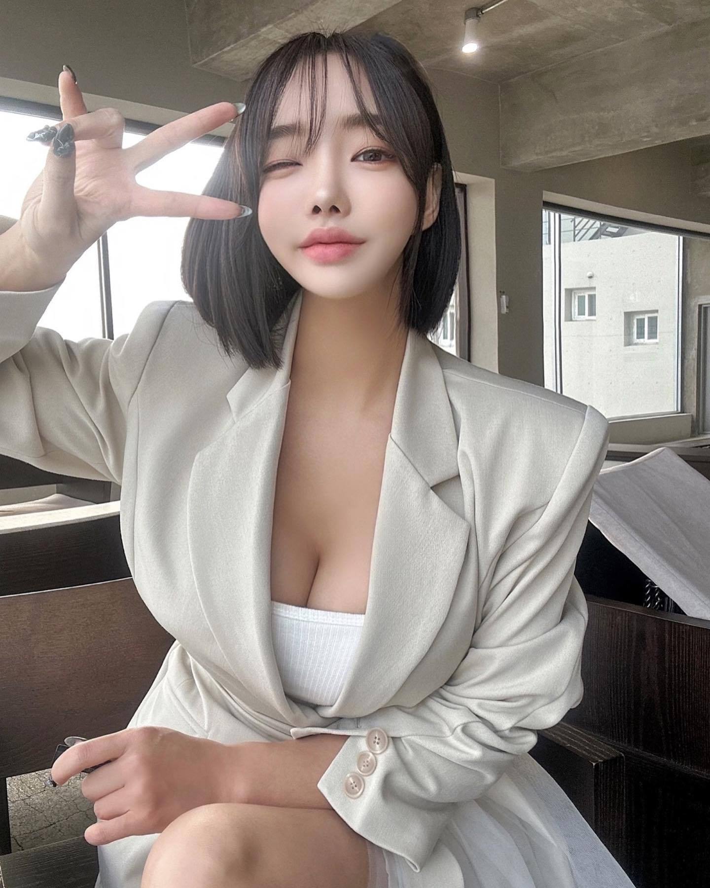 Korean beauty internet celebrity jvivid_euna sexy outfit - iMedia