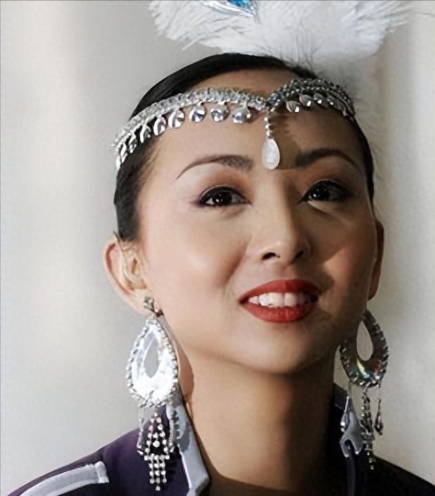 A deaf-mute person led the dance in the "Thousand-Hand Guanyin" Spring Festival Gala that year ...