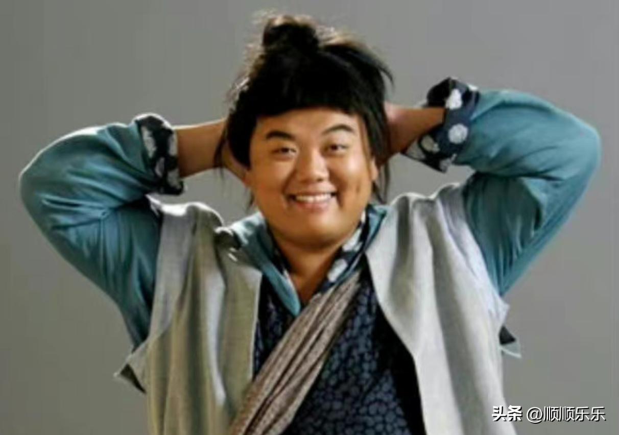 Guo Xiaoting and Lin Zicong took a group photo together!Dream back to ...