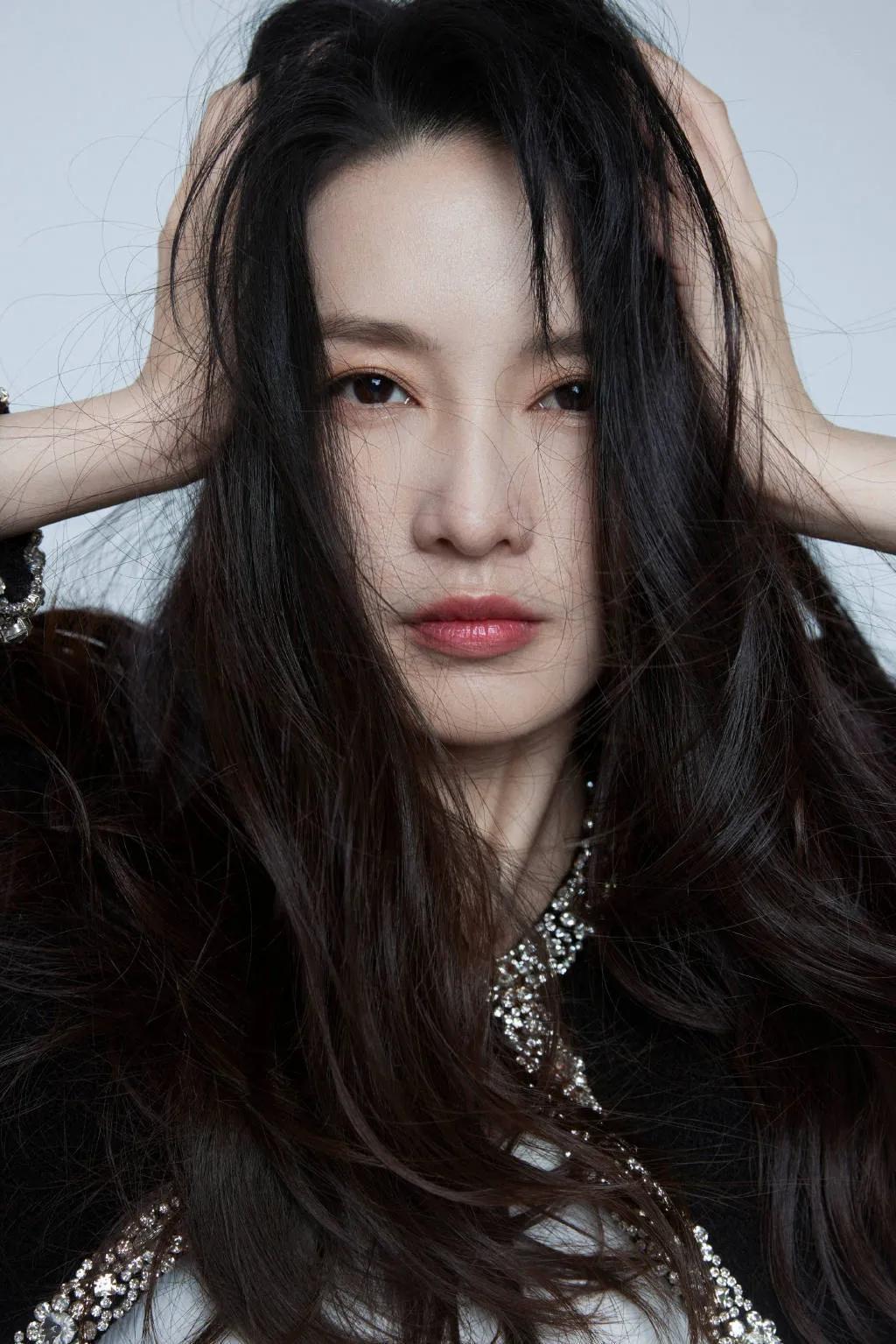 Li Qin · black and white style face blockbuster - iMedia