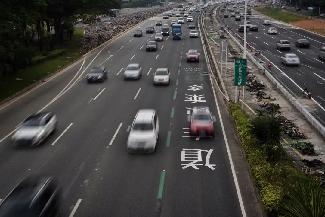 HOV is a multi-occupant lane, more than two people ride, the reason is ...