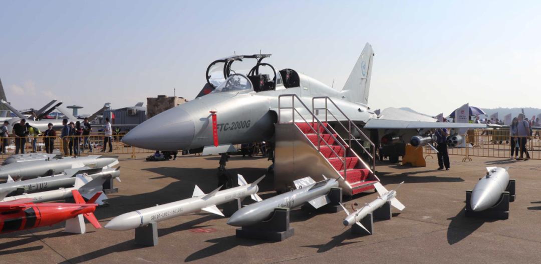 Chinese fighter jets take another big order!6 FTC-2000Gs were delivered ...