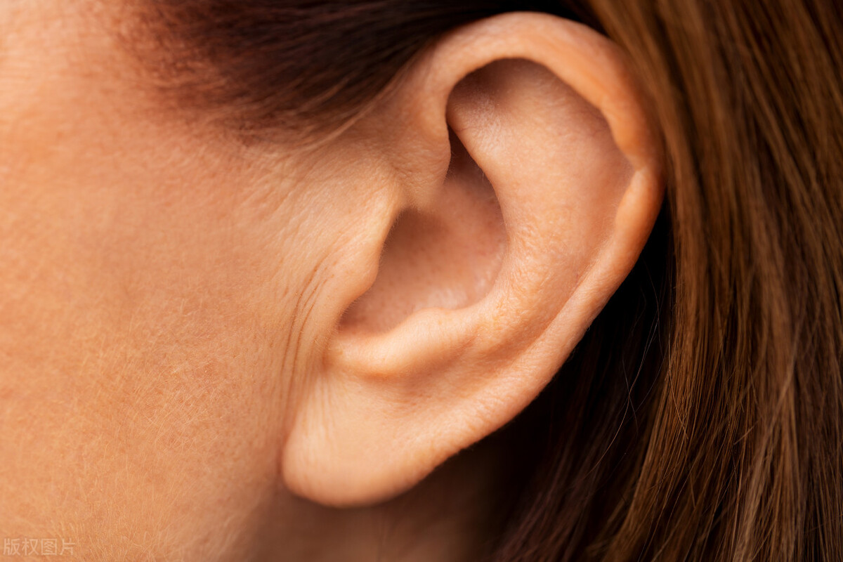 What are the signs of hot ears? - iMedia