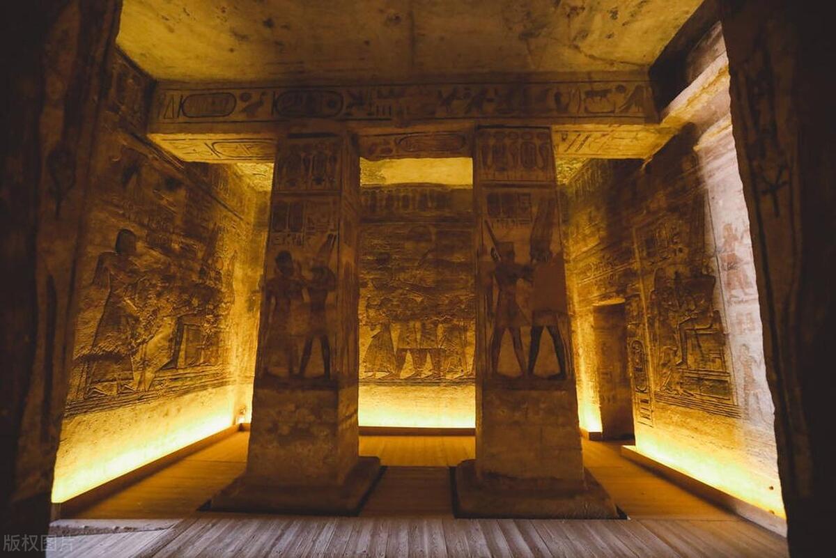 The Mystery of Ancient Egyptian Pharaoh: Akhenaten's "Alien ...