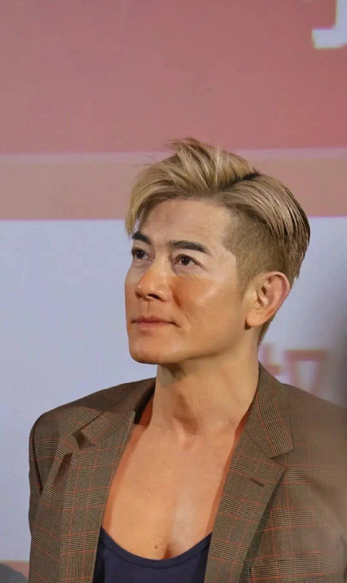 58-year-old Aaron Kwok's birth photos exposed! He is handsome but his eyes are cloudy and the ...