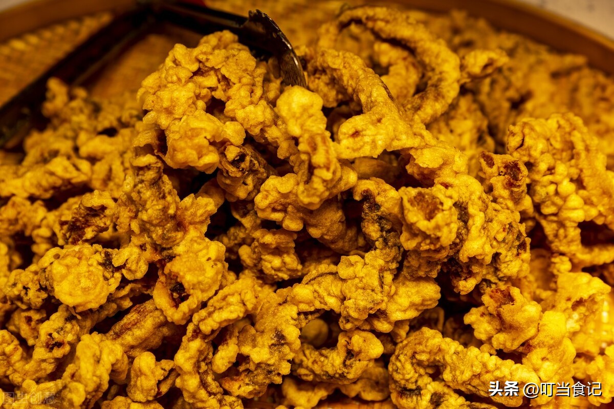 Sichuan specialty - small crispy pork with salt and pepper, fragrant ...