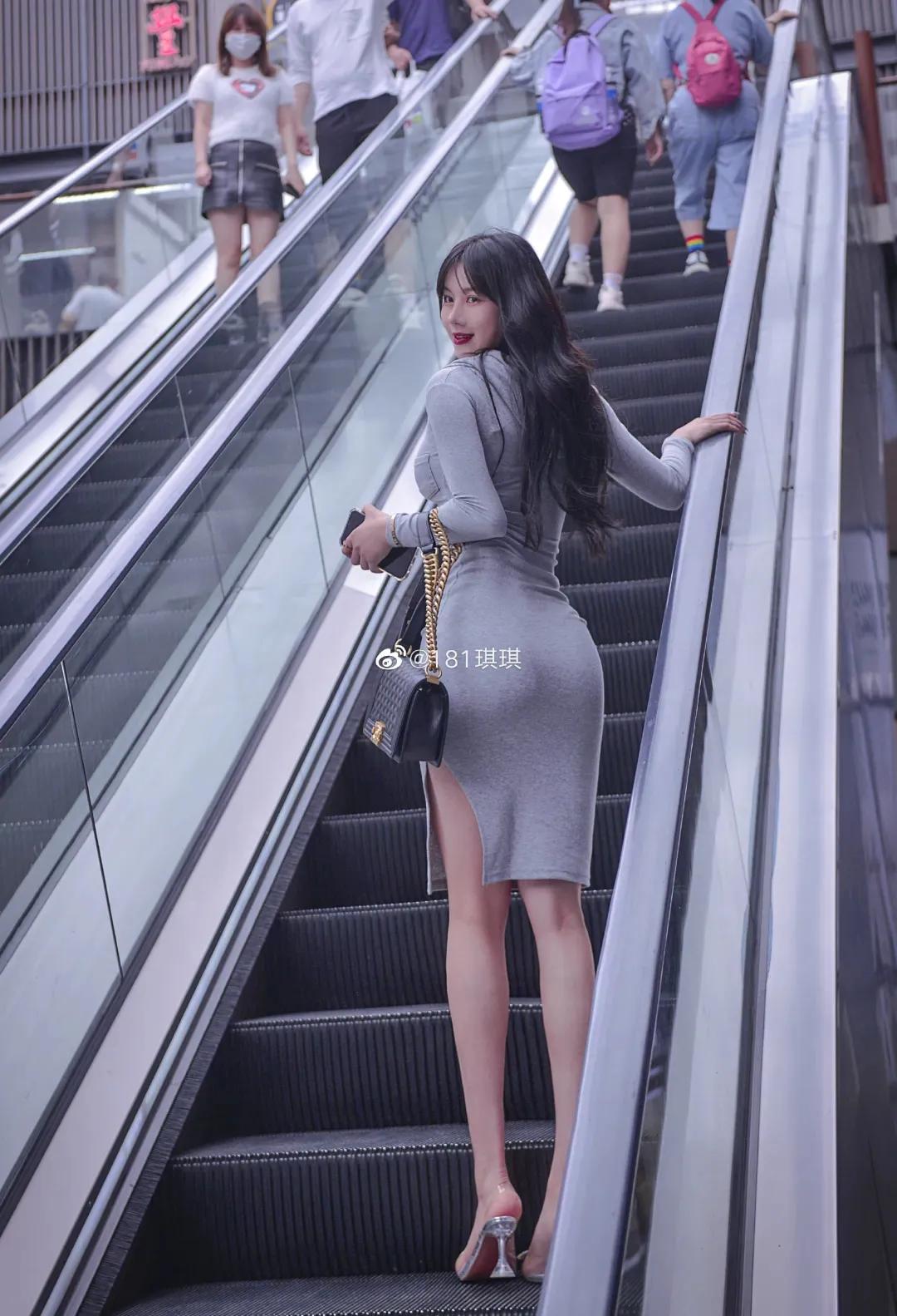 Chinese girls "bathing buttocks" are too hot, netizens: too high - iNEWS