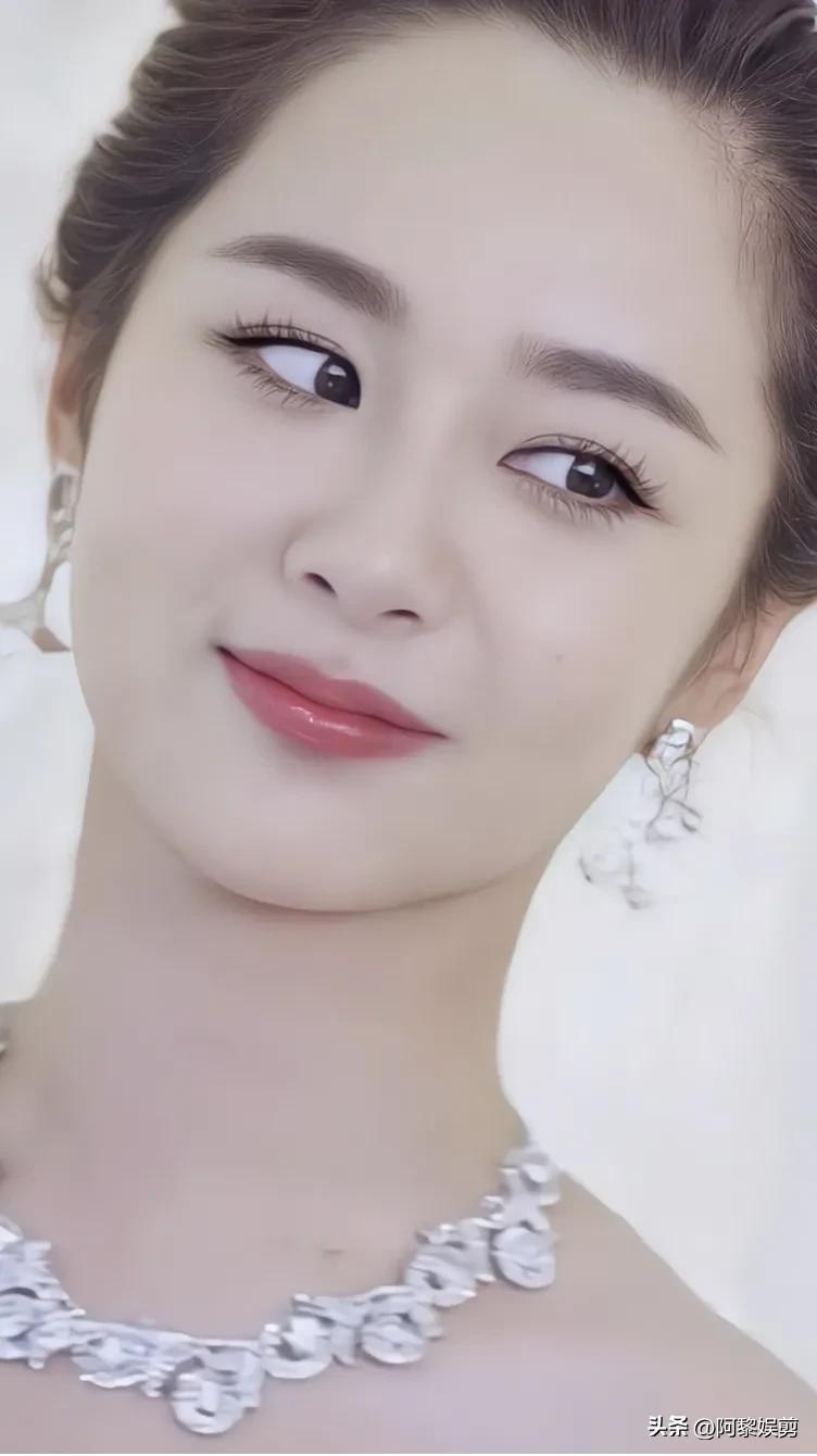 Do you like Yang Zi like this?This is Xia Ran played by Yang Zi, a ...